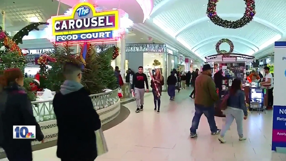 Last-minute shoppers hit Warwick Mall | WJAR