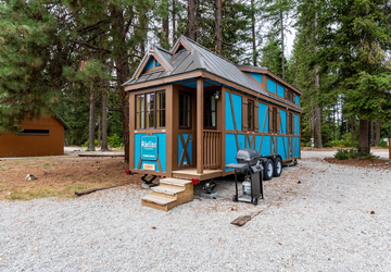 Want a little overnight getaway? Try the Leavenworth Tiny House Village ...