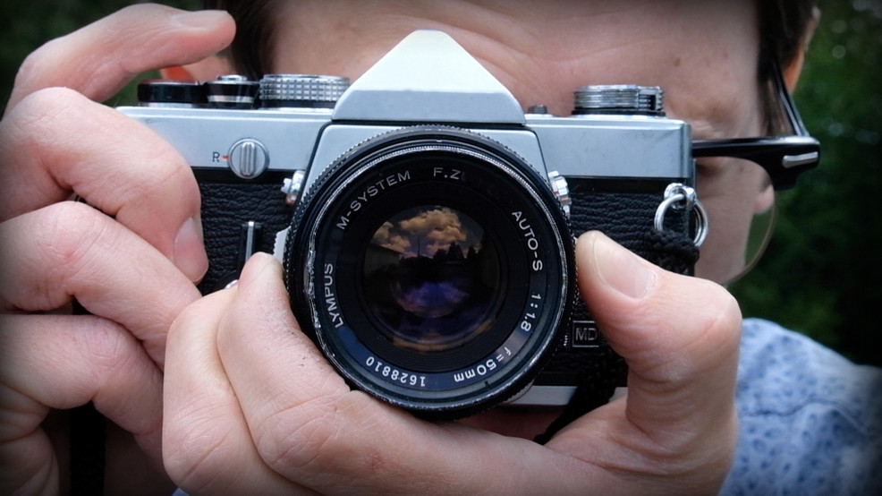 At Home Senior Portraits: Shoot them like the pros | Seattle Refined