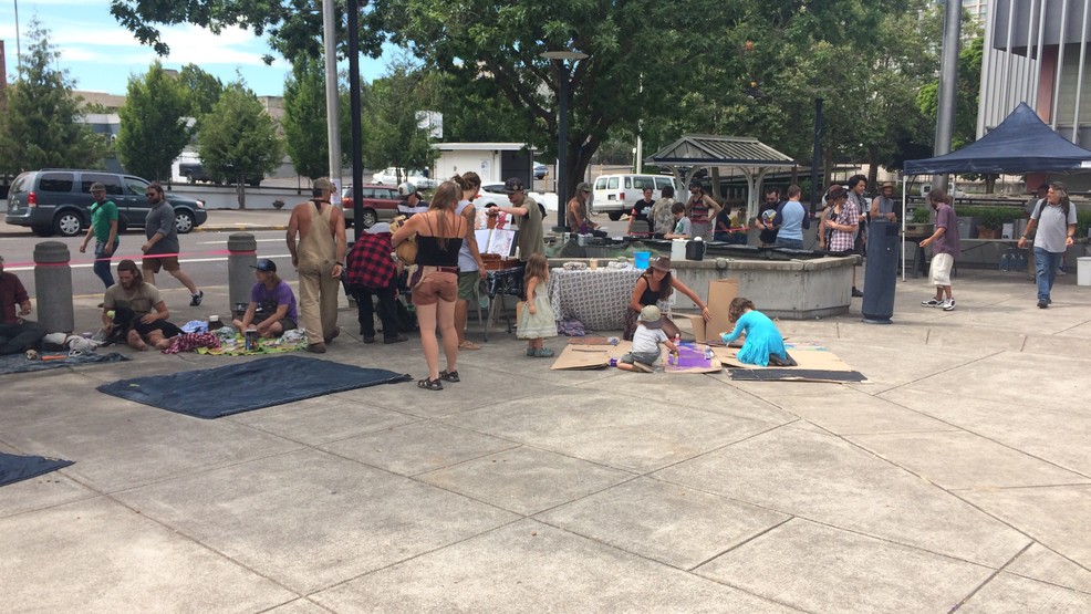 Eugene homeless community puts on buy & trade swap meet | KVAL